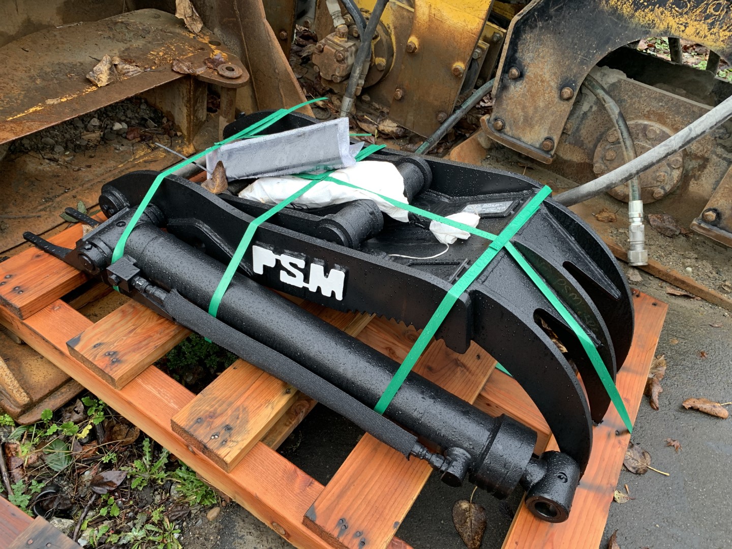 NEW PSM HYDRAULIC THUMBS - Darling Sons Intl