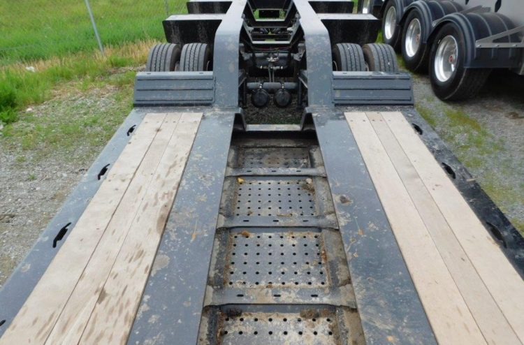 NEW LOAD KING SIGNATURE SERIES 60-TON LOWBOY – Darling Sons Intl